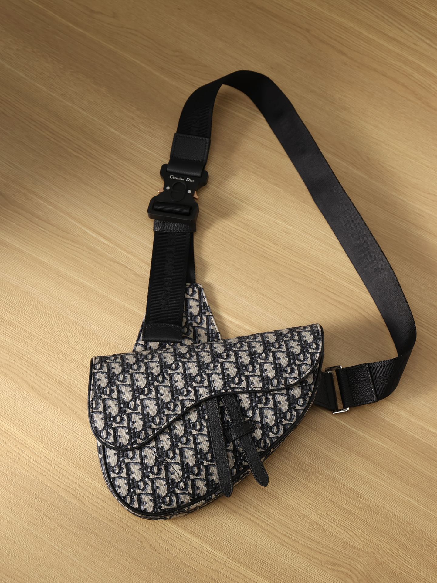 Dior Chest pack